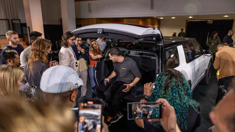 Rivian “Pauses” Georgia Factory Construction to Build New R2 in Illinois