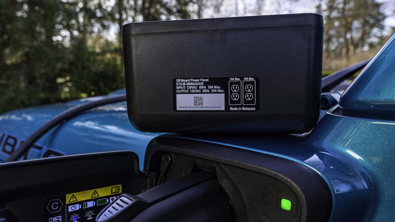 2024 Jeep Wrangler 4xe Power Box Review: A Portable Power Bank You Can ...