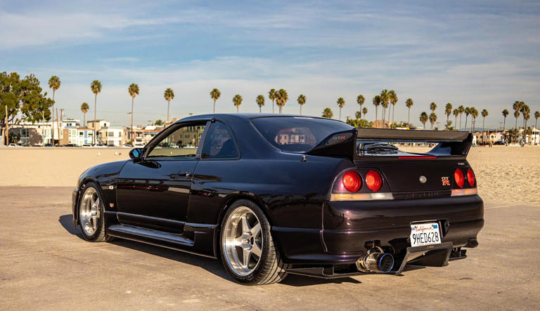 JDM R33 Skyline GT-R: Light Refresh to Full Build in Just Two Months