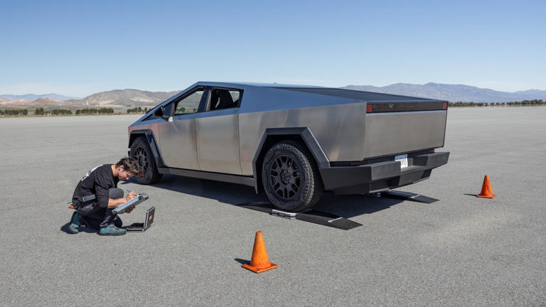 2024 Tesla Cybertruck Dual Motor 0–60 MPH and ¼-Mile Tested: Can It ...