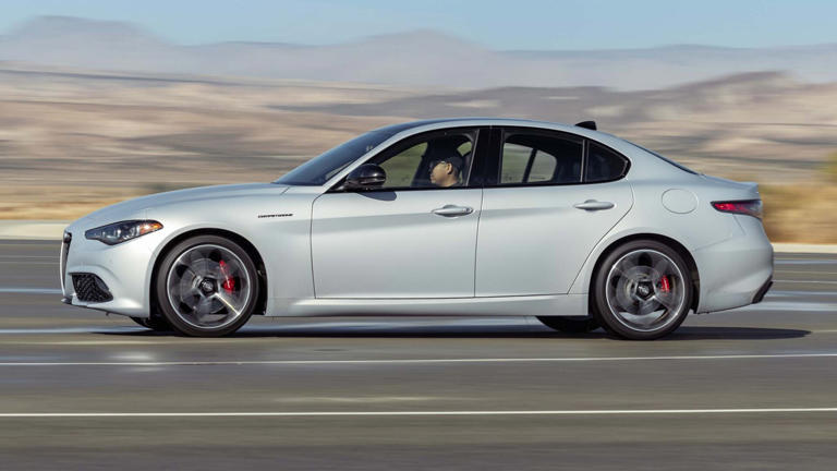 2024 Alfa Romeo Giulia Competizione RWD First Test: Viva La Giulia