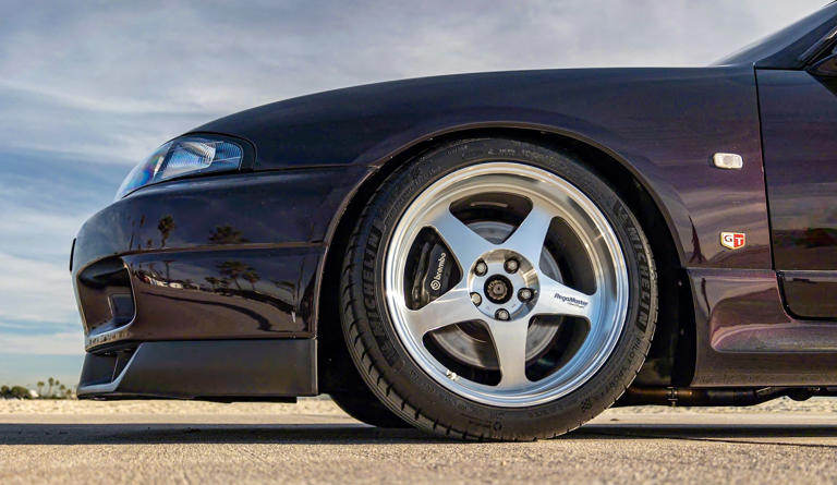 JDM R33 Skyline GT-R: Light Refresh to Full Build in Just Two Months