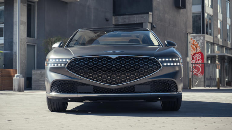 The Key to Our Genesis G90’s Convenience Is No Key at All