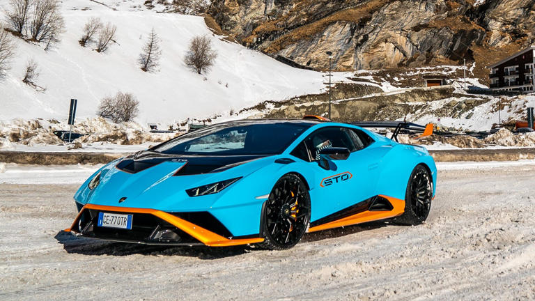 The Last V-10 Lamborghini Huracán Will Be the STJ