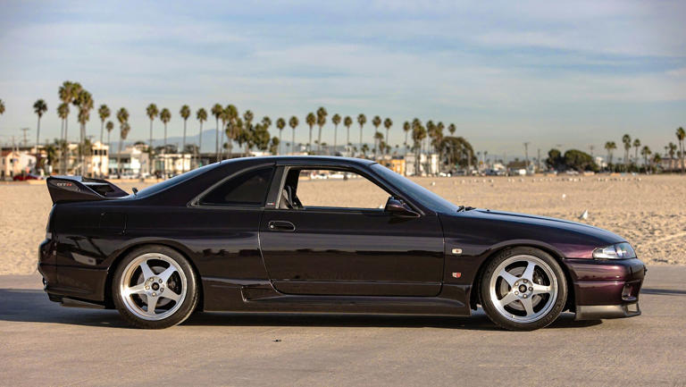 JDM R33 Skyline GT-R: Light Refresh to Full Build in Just Two Months