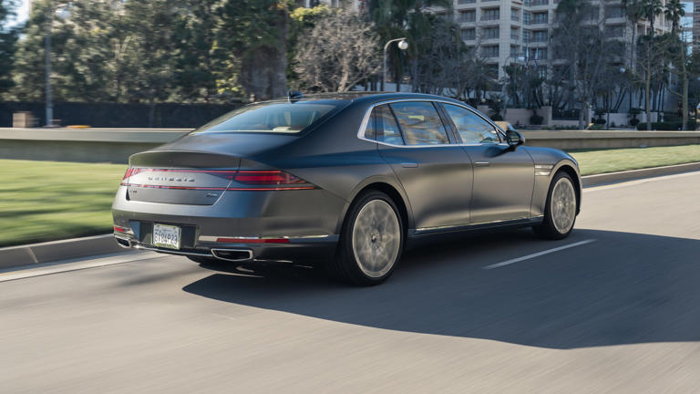 The Key to Our Genesis G90’s Convenience Is No Key at All