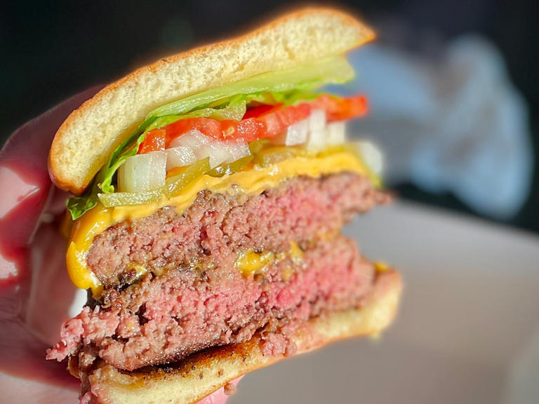 Iconic Daytona burger joint to close, searches for new location