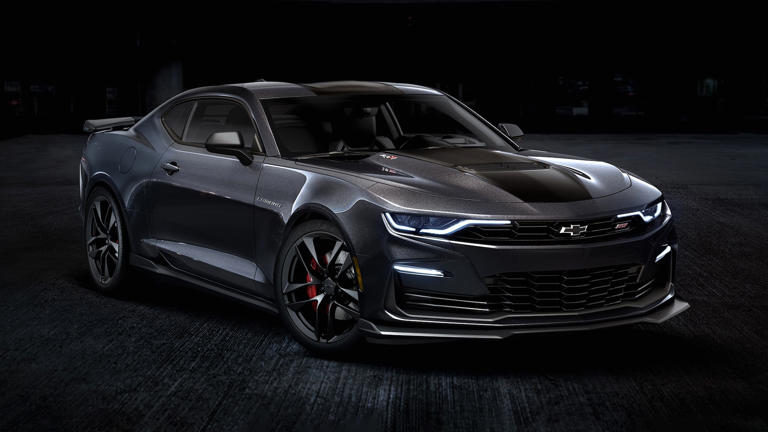 GM Prez Wants Next-Gen Chevy Camaro to Be the Opposite of Ford's EV Mustang
