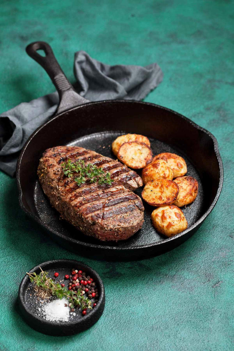 How to Season a Cast Iron Skillet: A Guide for Lazy Cooks