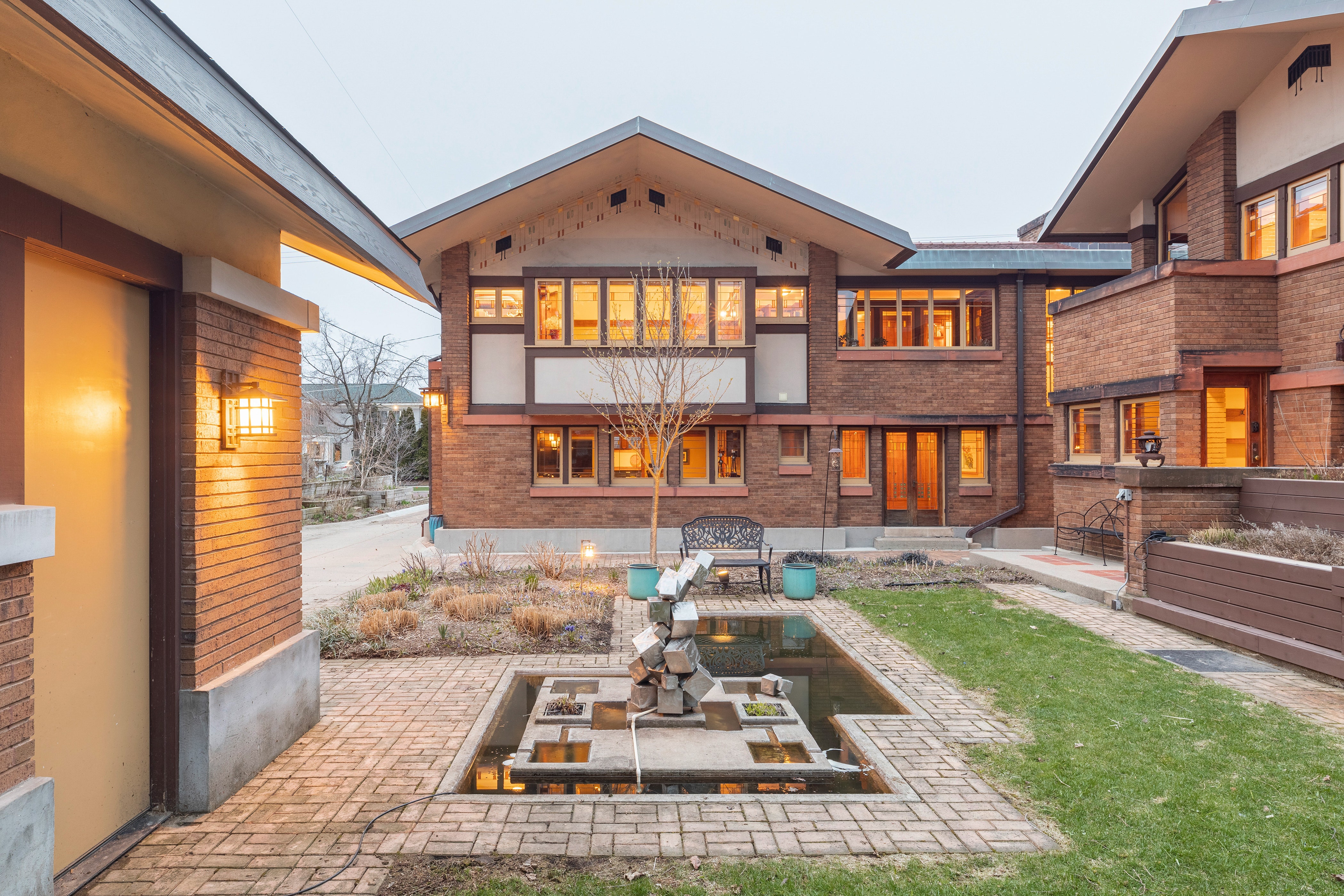 11 Frank Lloyd Wright-Designed Houses You Can Rent for Your Next Vacation