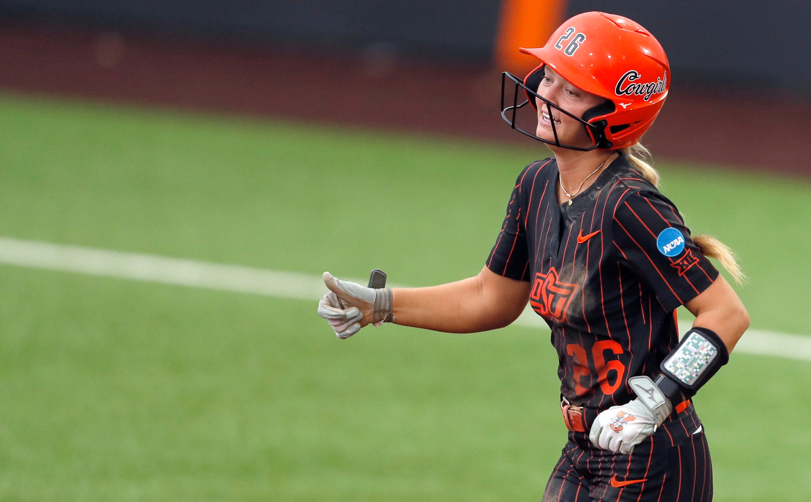 Oklahoma State softball rallies past Arizona with late HRs from Claire ...