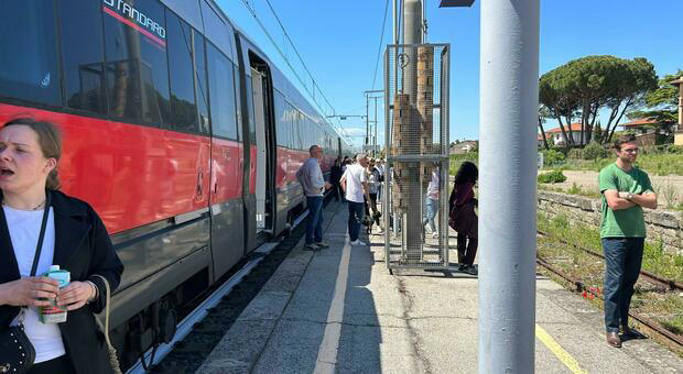 Treni Alta Velocità in ritardo fino a 135 minuti per un guasto sulla ... Treni Alta Velocità in ritardo fino a 135 minuti per un guasto sulla ...