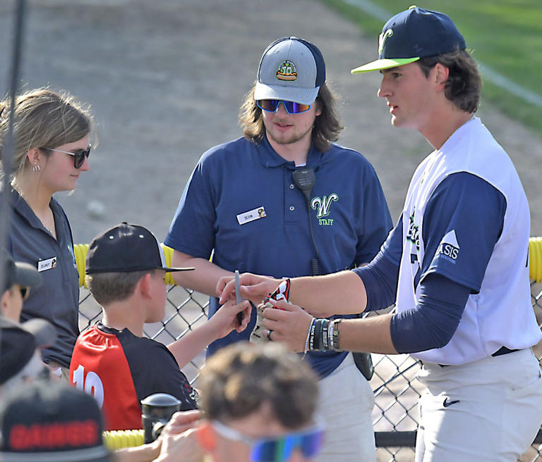'Everyone is ecstatic': Fiskdale's Mavrick Rizy savors experience at College World Series with LSU
