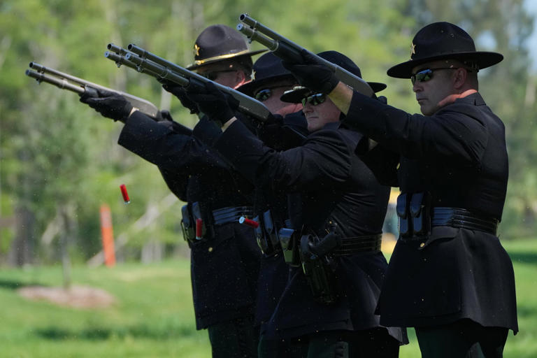 Memorial Day ceremony at South Florida National Cemetery honors those ... Memorial Day ceremony at South Florida National Cemetery honors those ...