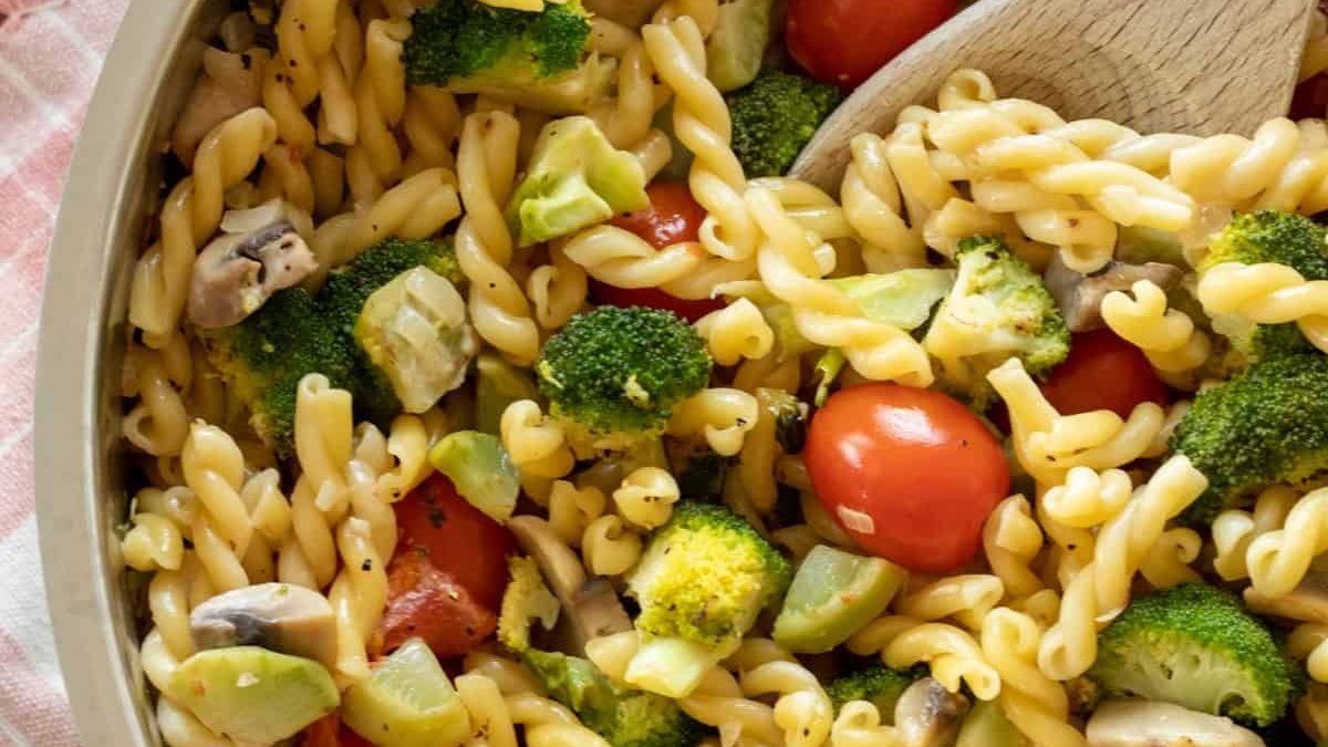 19 Light and Zesty Pasta Recipes Perfect for Hot Days