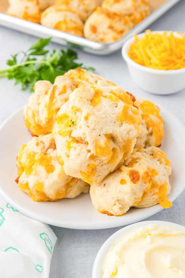 Cheddar Garlic Biscuits