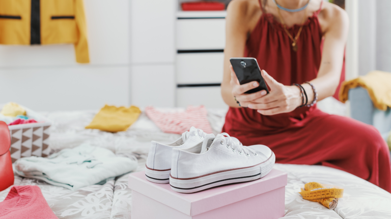My Four Favorite Apps for Selling Used Clothing and Household Items