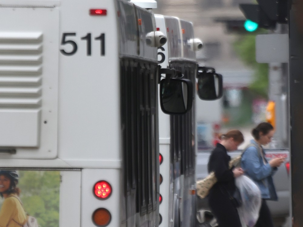 Man arrested after hammer attack on Winnipeg Transit bus