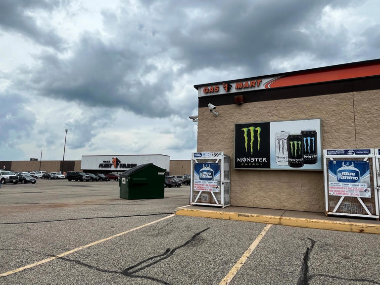 Readers ask: Will a new Dunkin' coffee shop still open near Fleet Farm ...