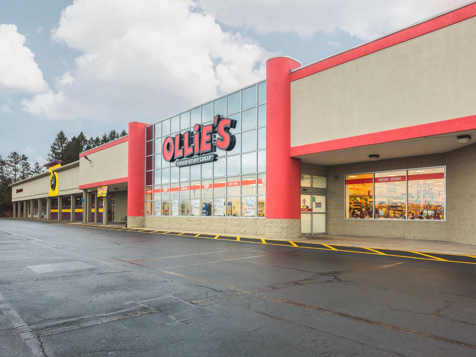 Ollie’s Bargain Outlet acquires former Big Lots stores