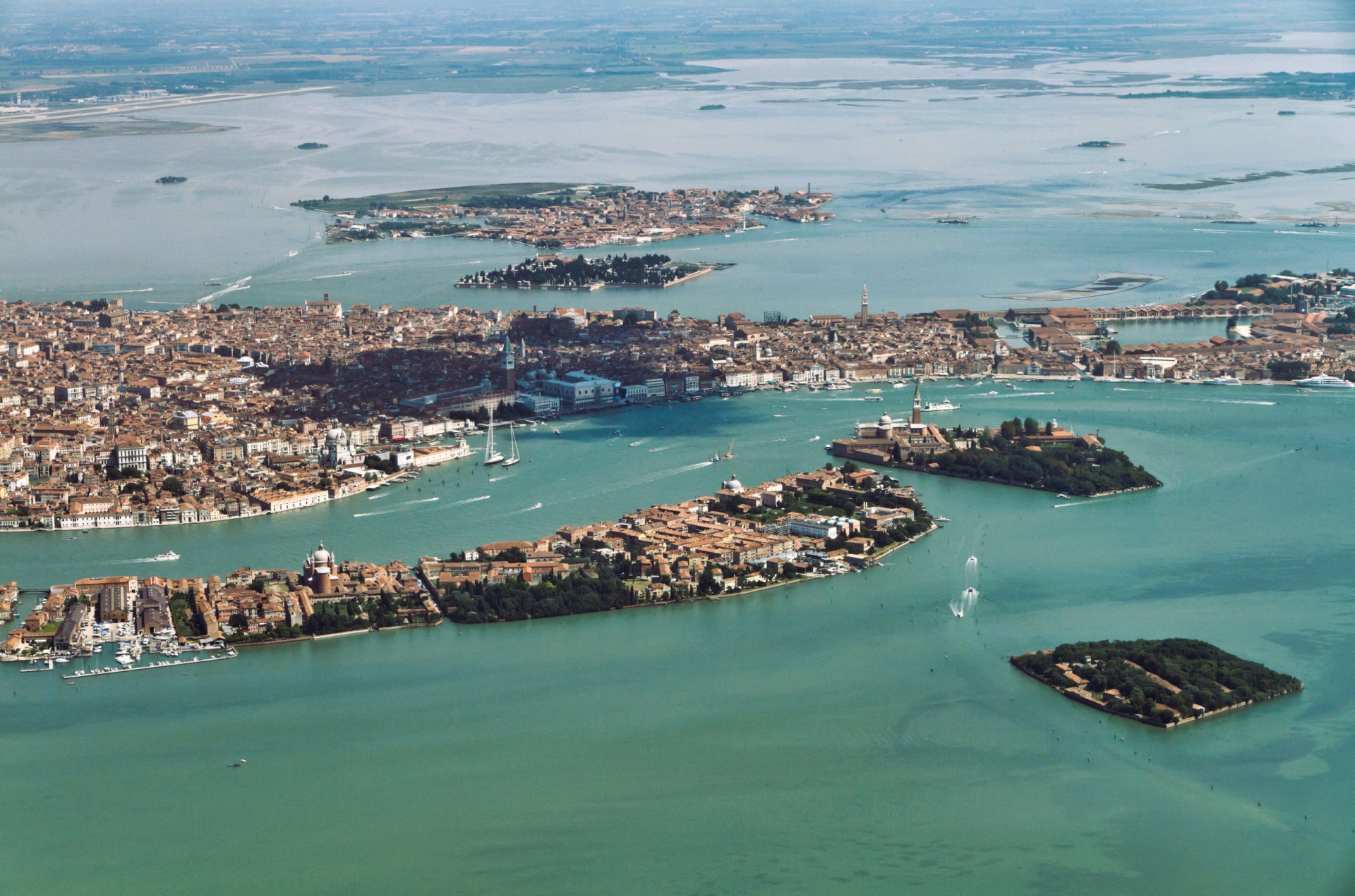 How does Venice manage to float on water?