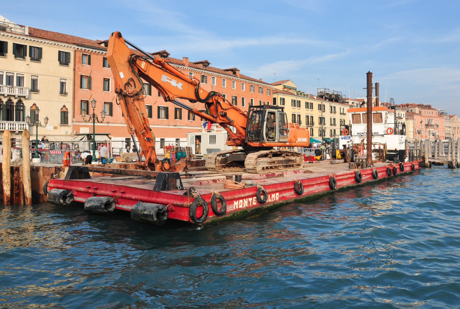 How does Venice manage to float on water?