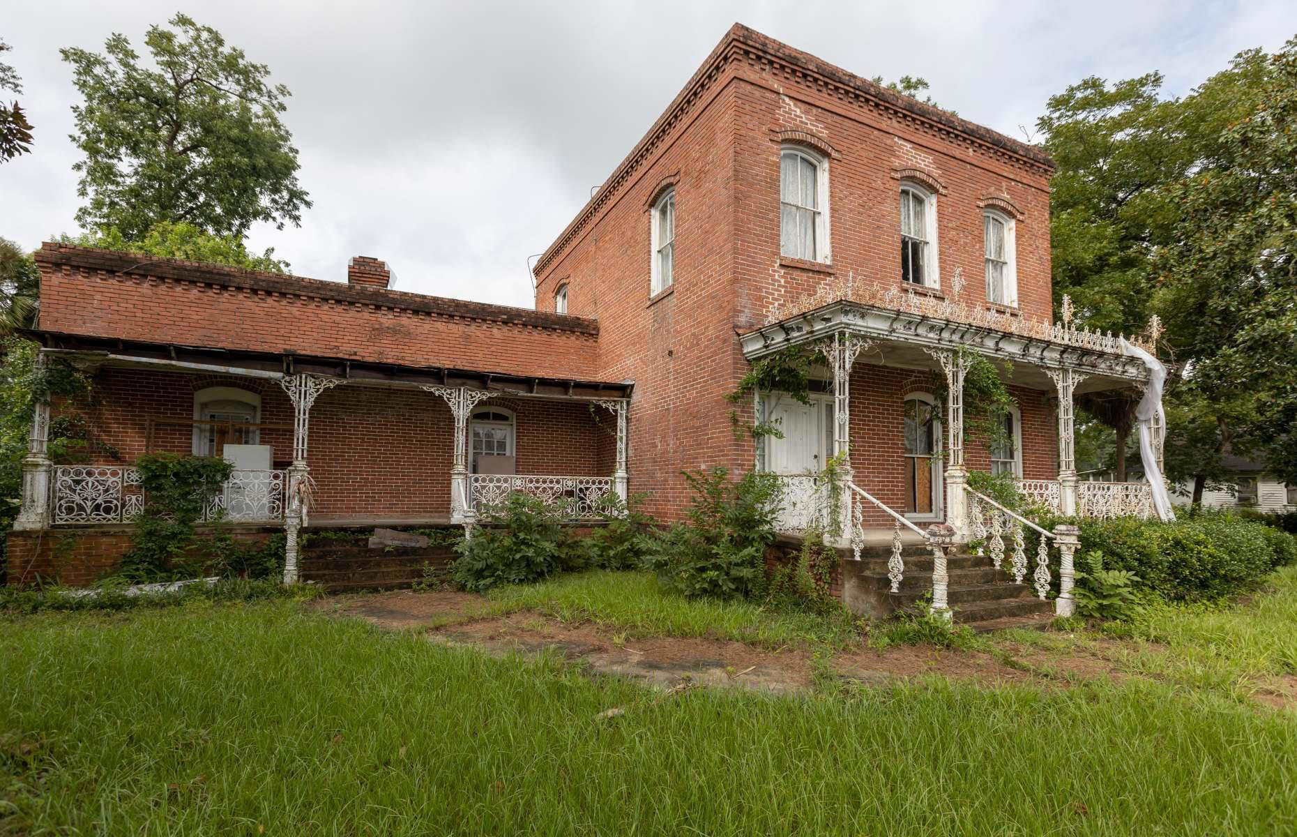 Discover The Dark History Behind This Abandoned Haunted Home Discover The Dark History Behind This Abandoned Haunted Home