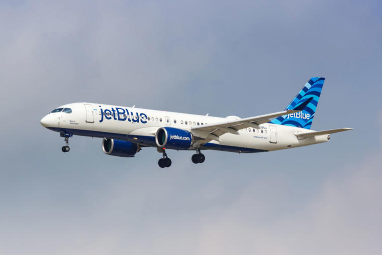 JetBlue A220 Diverts To Boston Amid Potential Hydraulics Issue