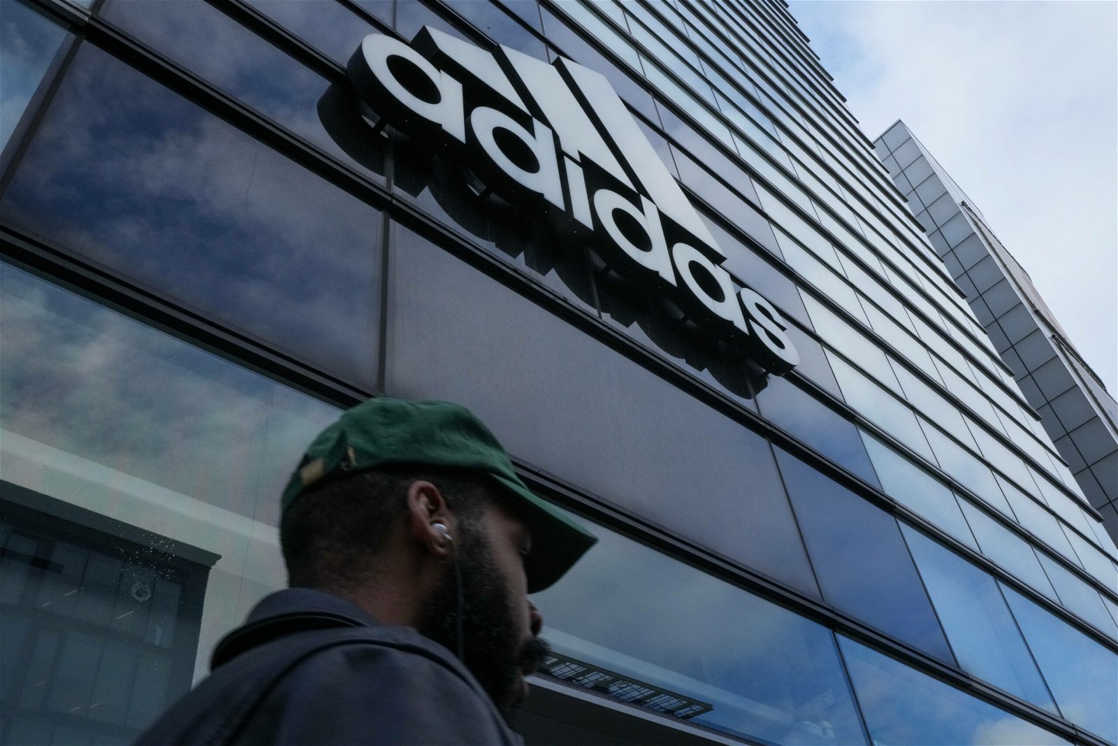 Ye’s Yeezy Restock Rakes in Over Millions for the Rapper Amidst Adidas ...