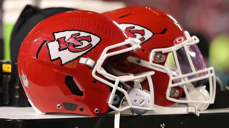 Chiefs named possible trade suitor for stud wide receiver before deadline Chiefs named possible trade suitor for stud wide receiver before deadline