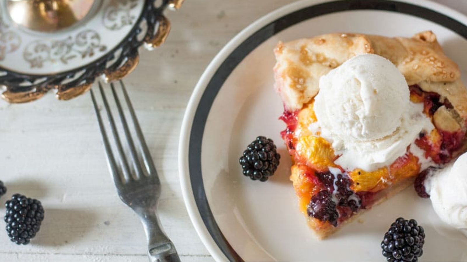 15 Potluck Favorites That Guests Pick Over Cake