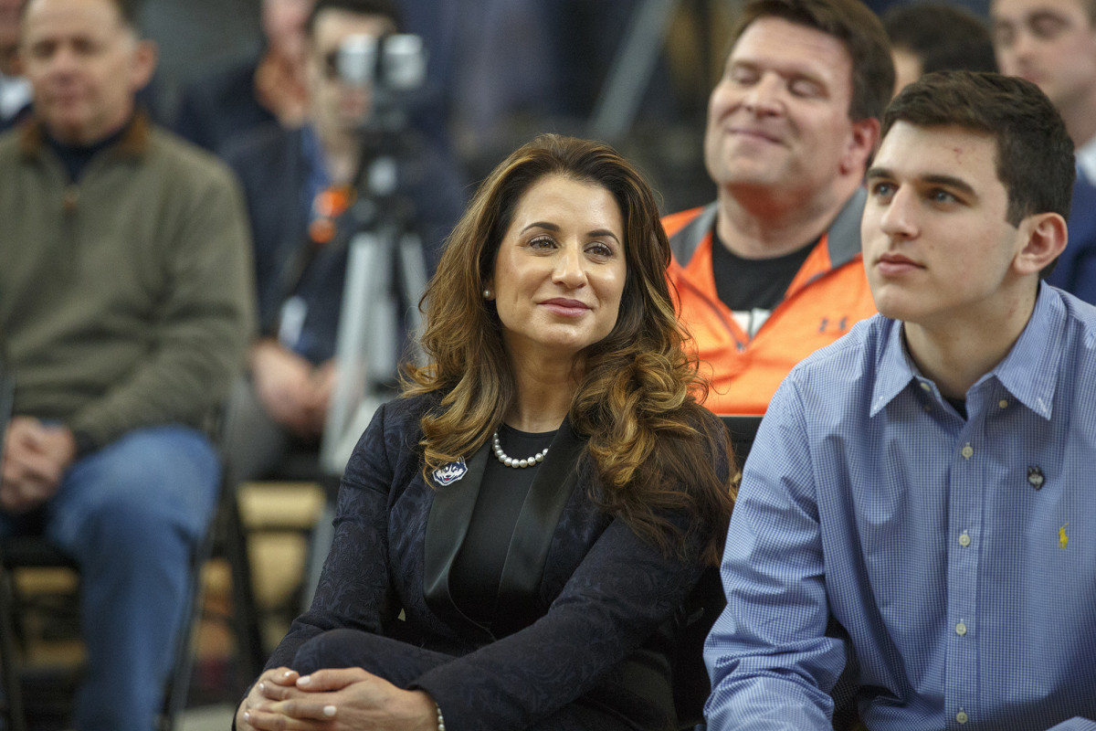Dan Hurley's Wife Going Viral Amid New York Knicks Rumors
