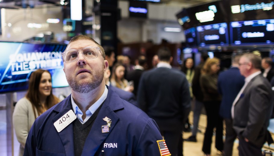 Βυθίστηκε η Wall Street, βαριές απώλειες στον Dow Jones