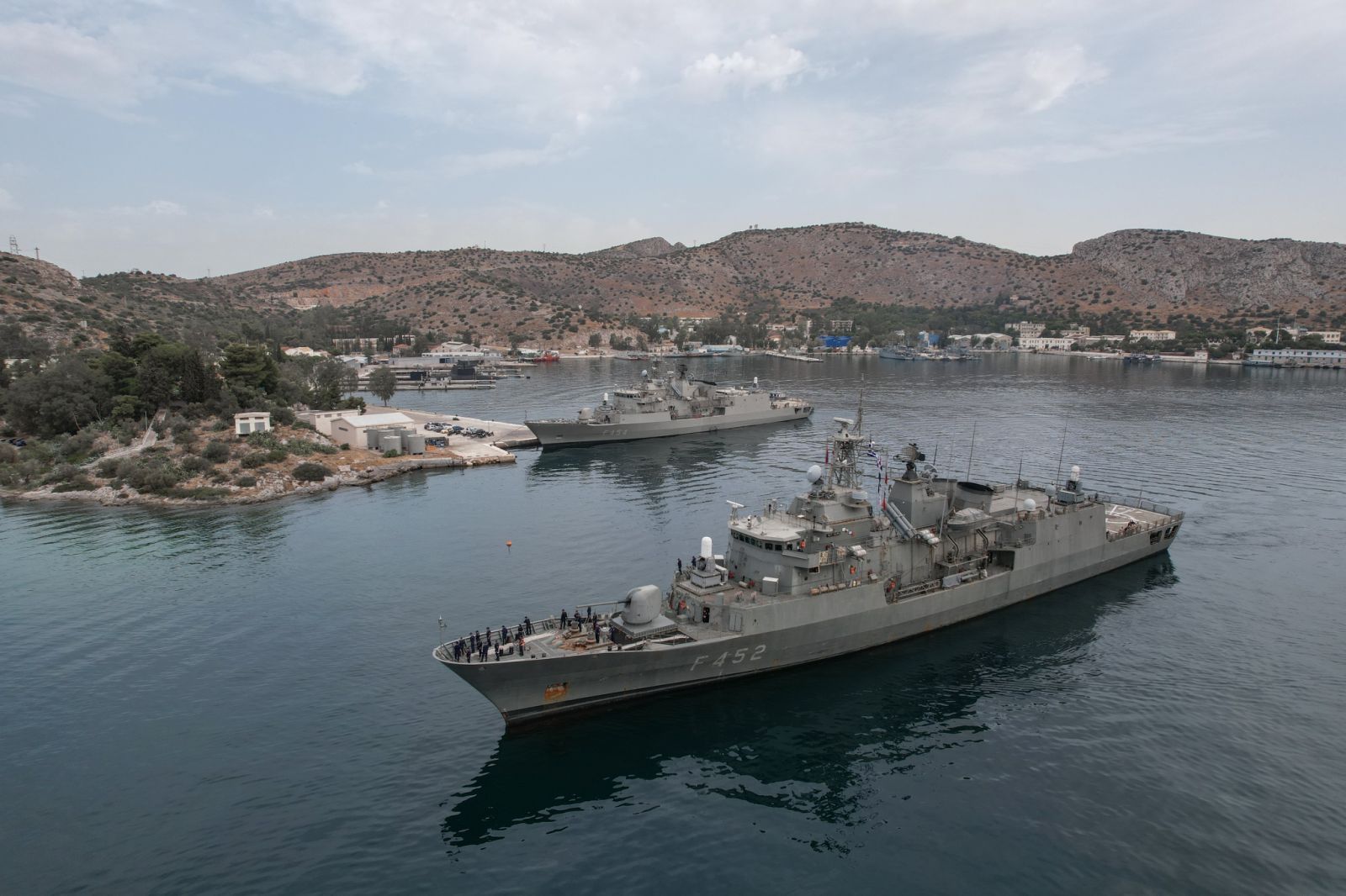 Κανένα πρόστιμο για τη φρεγάτα «ΥΔΡΑ» στην διώρυγα του Σουέζ ...