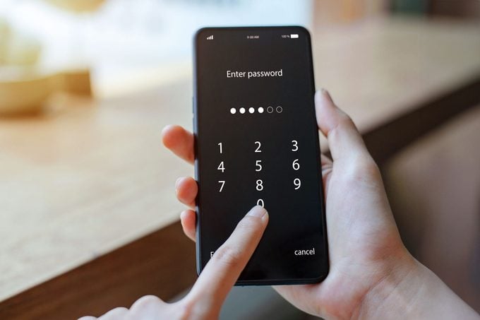 Getting Rid of an Old Cellphone? Do This First or Risk Getting Hacked