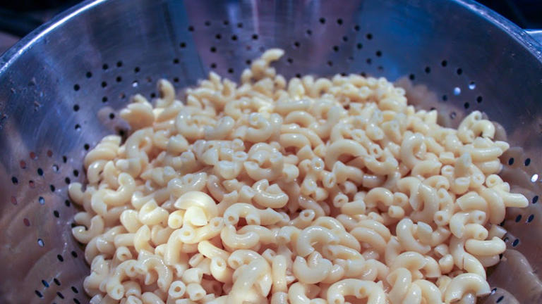 This Hearty Pasta Salad Can Double As A Side Or Main Dish - Chicken And ...