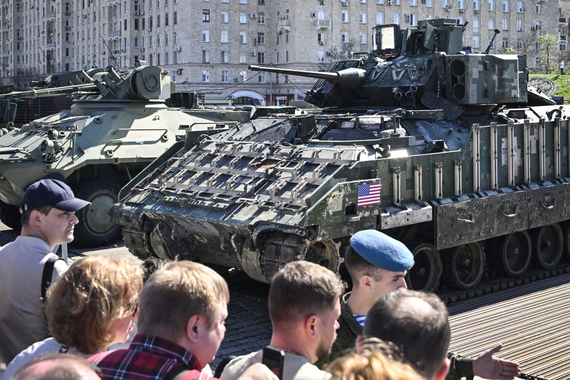 Combat footage showed a gripping battle between Ukrainian M2 Bradley ...