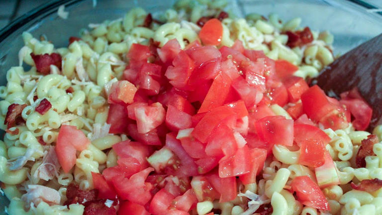 This Hearty Pasta Salad Can Double As A Side Or Main Dish - Chicken And ...