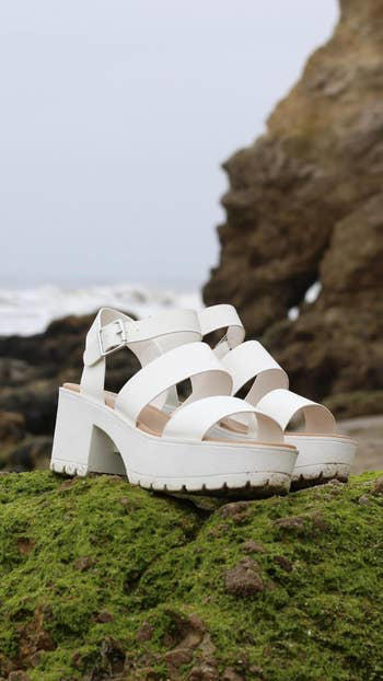 25 comfy pairs of shoes that can actually handle a long day of sightseeing