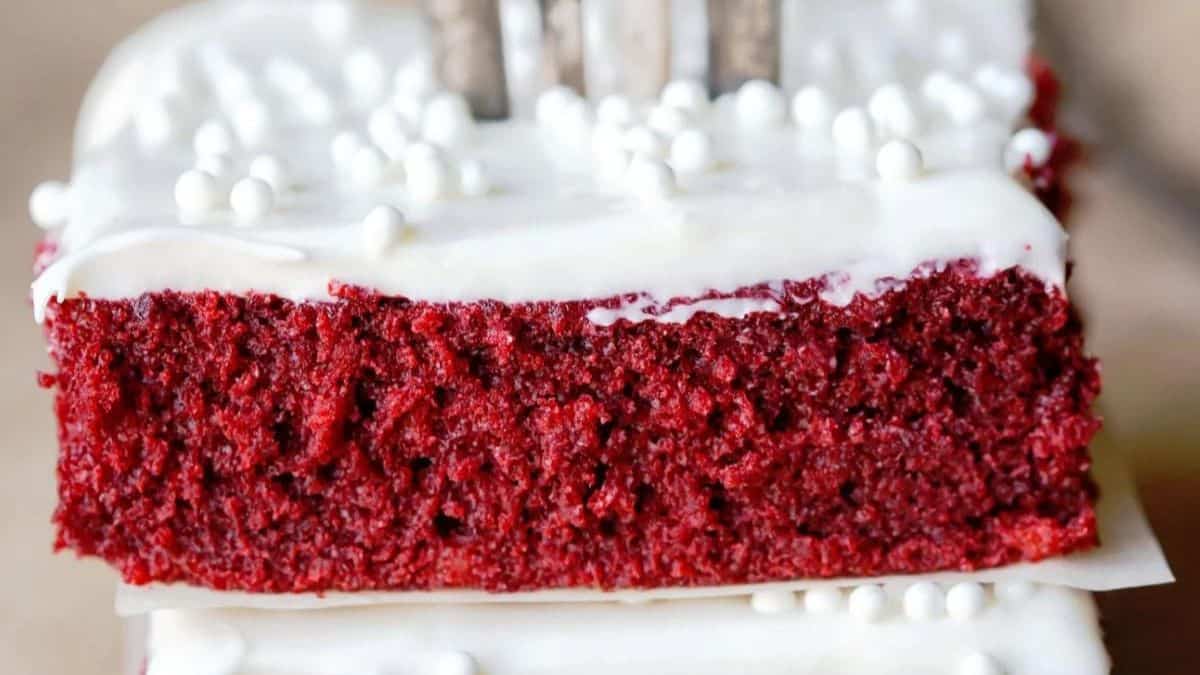 20 Scrumptious Sheet Cake Recipes Perfect For Holiday Gatherings