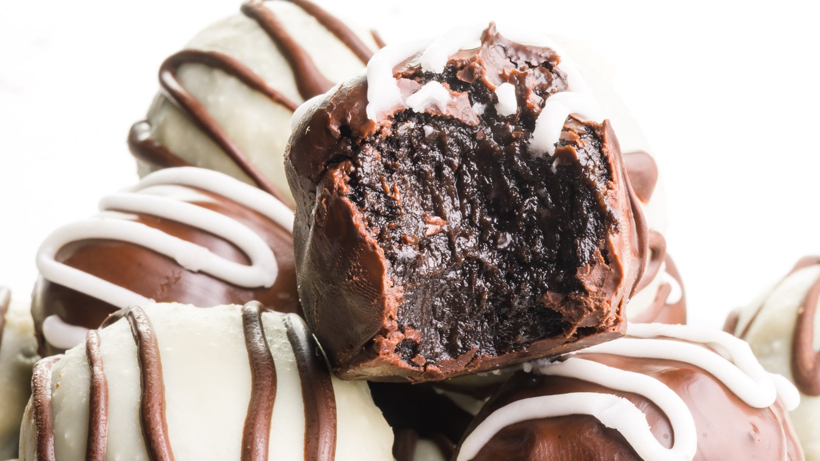 Sweet Retro Revival: 16 Iconic ’70s Desserts That Still Delight Today