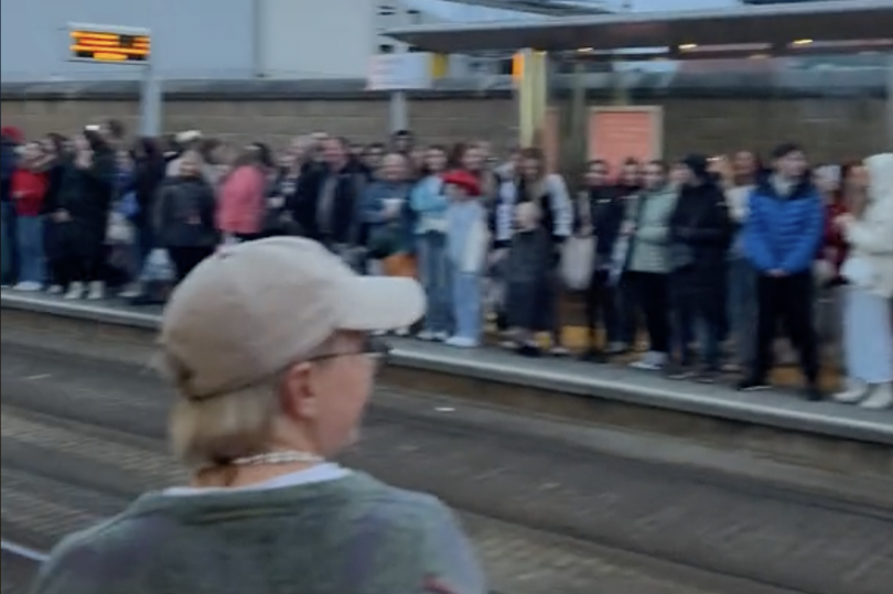 Hundreds of Edinburgh Taylor Swift fans swarm tram despite missing out ... Hundreds of Edinburgh Taylor Swift fans swarm tram despite missing out ...