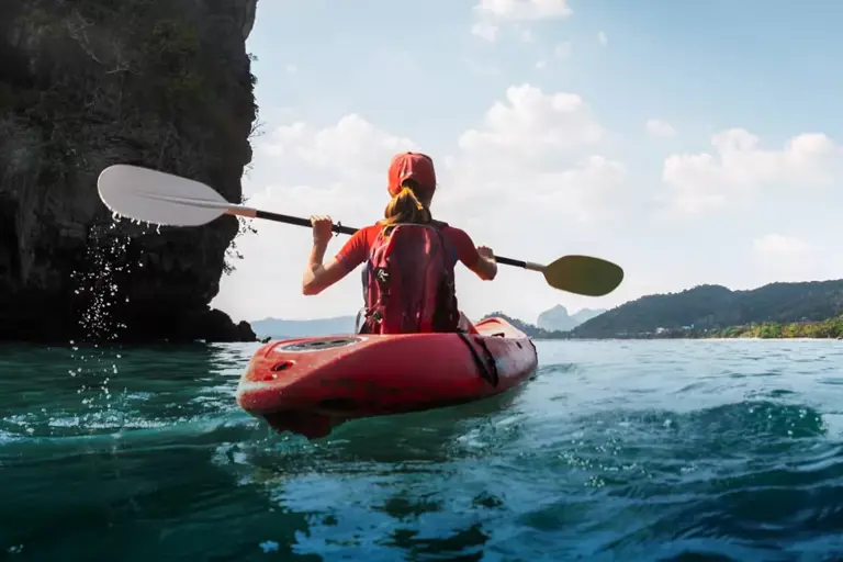 Ragazza muore in mare a Napoli, il suo kayak travolto da barca-pirata ... Ragazza muore in mare a Napoli, il suo kayak travolto da barca-pirata ...