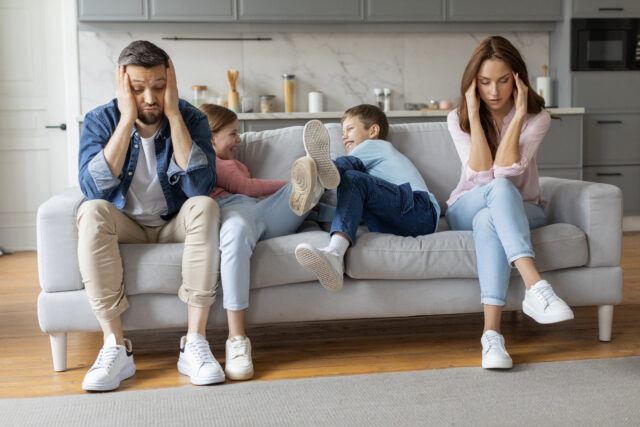 People who grew up with inconsistent parents often develop these 17 issues