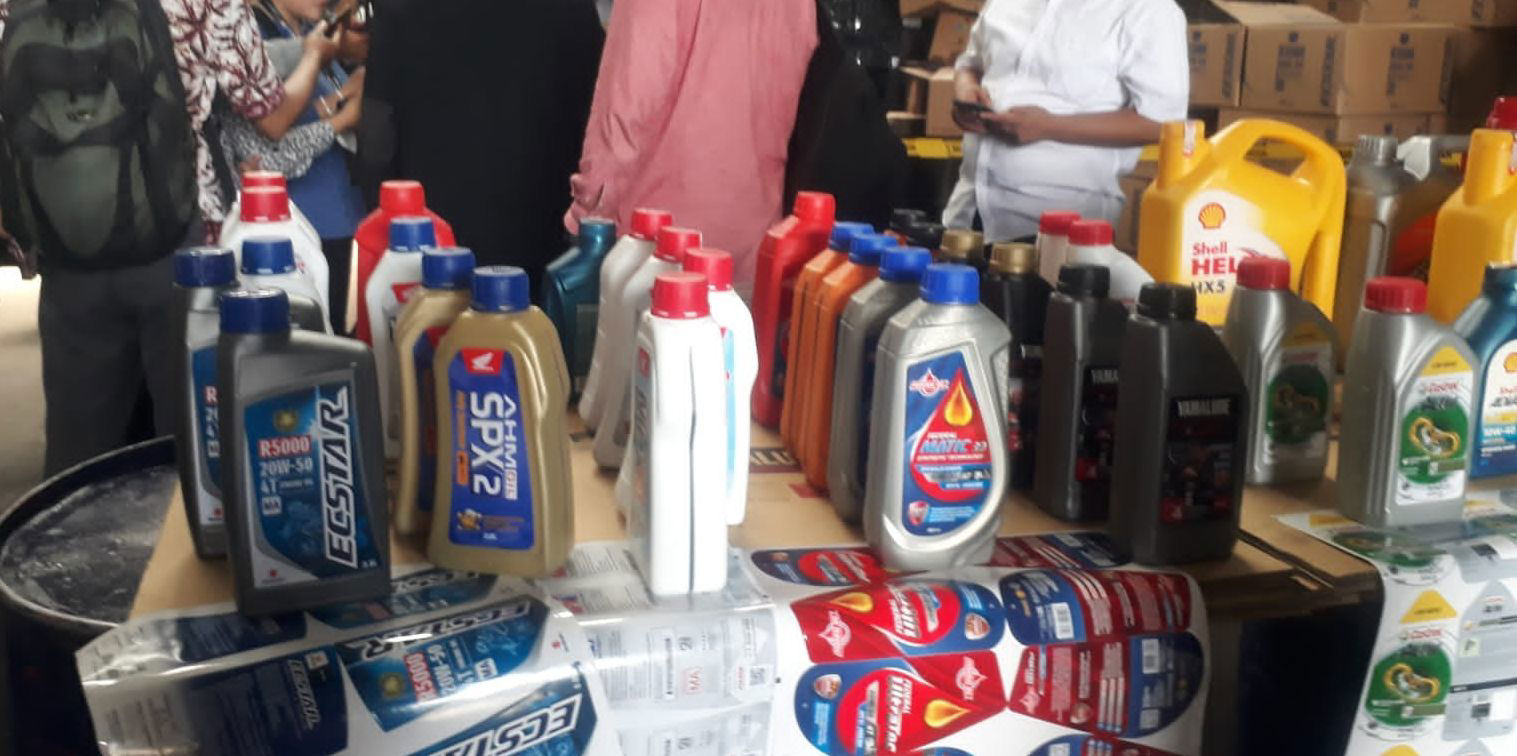 Pantas Oli Palsu Menjadi-jadi, Botol Oli Bekas Masih Laku Dijual Segini Pantas Oli Palsu Menjadi-jadi, Botol Oli Bekas Masih Laku Dijual Segini