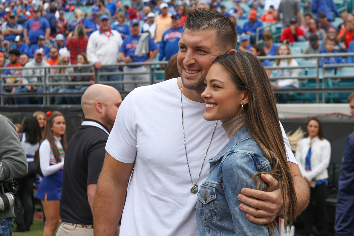 Tim Tebow's Wife Announces Death Of Her Father