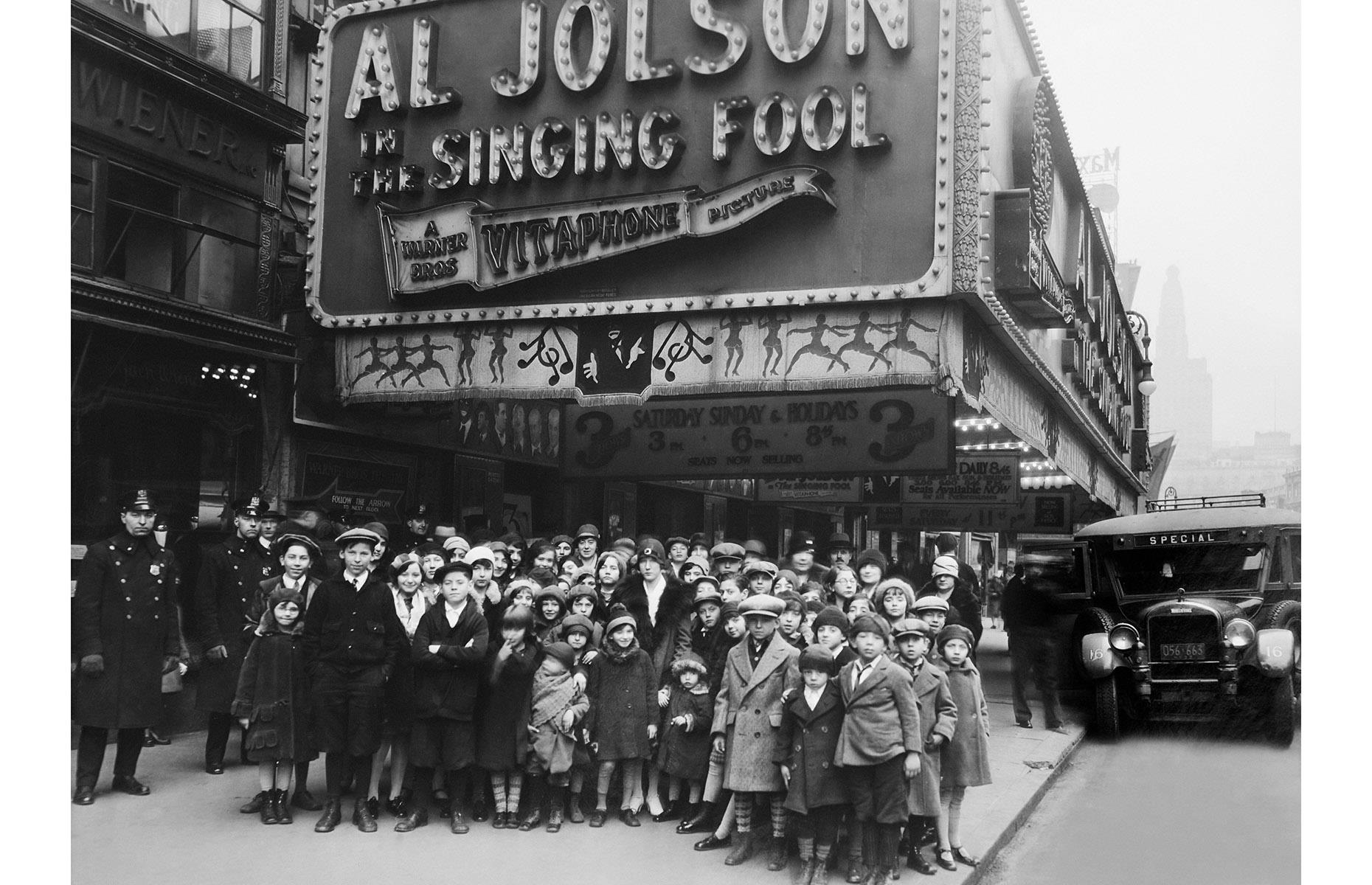 Fascinating photos that show the reality of the Roaring Twenties