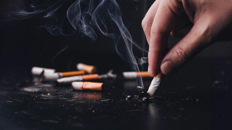 Shah Rukh Khan quits smoking: Know why you should give up this habit too