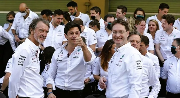 Mercedes: Jim Ratcliffe non perde il vizio e travasa risorse del team
