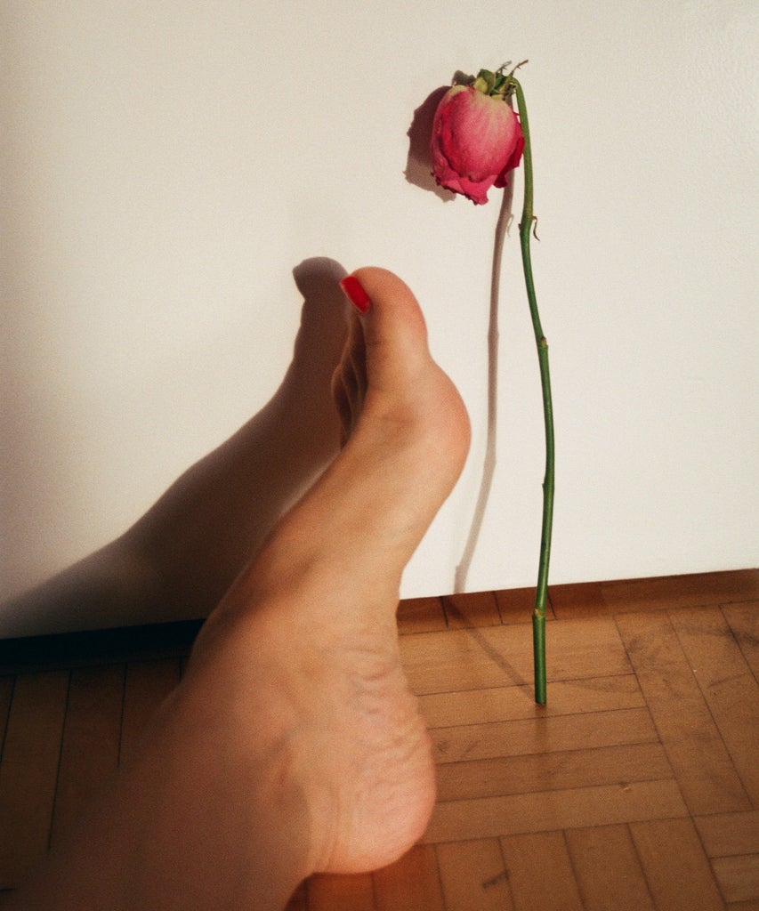 9 Pedicure Tips To Spruce Up Dry Feet, From A Top Foot Doctor